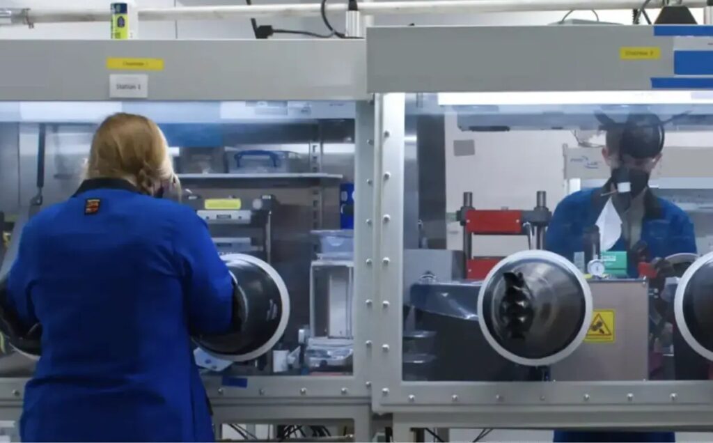 Dry silicon composite by Blue Current is the next generation of battery ...